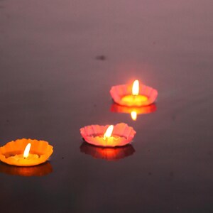 Small Floating Candles Biodegradable – Water Lanterns- Box of 6 - Etsy