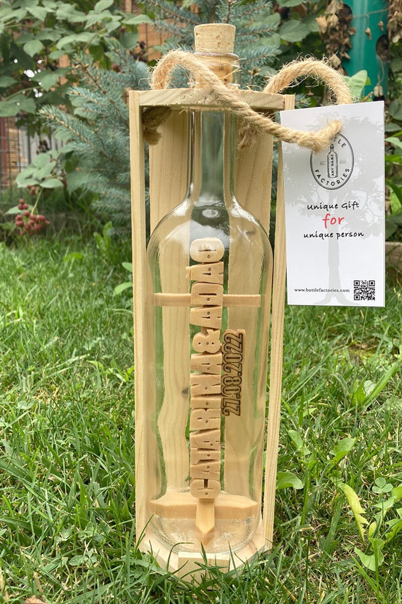 Einzigartig! In-Flasche Holz Braut & Bräutigam Namen geschnitzt! Flasche geeignet für Whisky ...