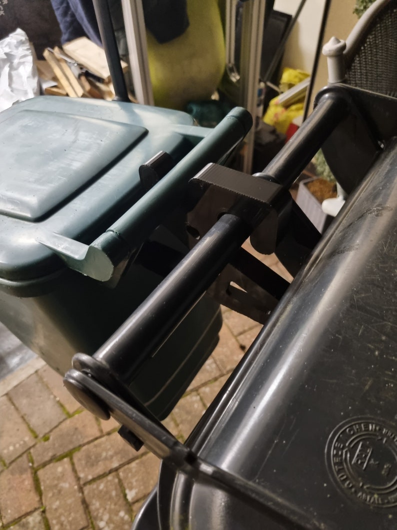 Fox & Badger Proof Caddy Bin Holder – Secure Wheelie Bin Mount for ...