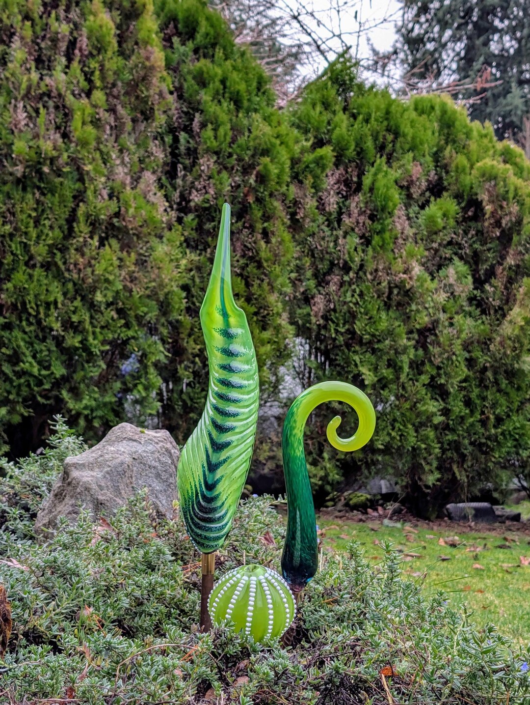 MALA #1219 Lime/jade Set of 3: Leaf, Fiddle, Urchin Glass Garden Art ...