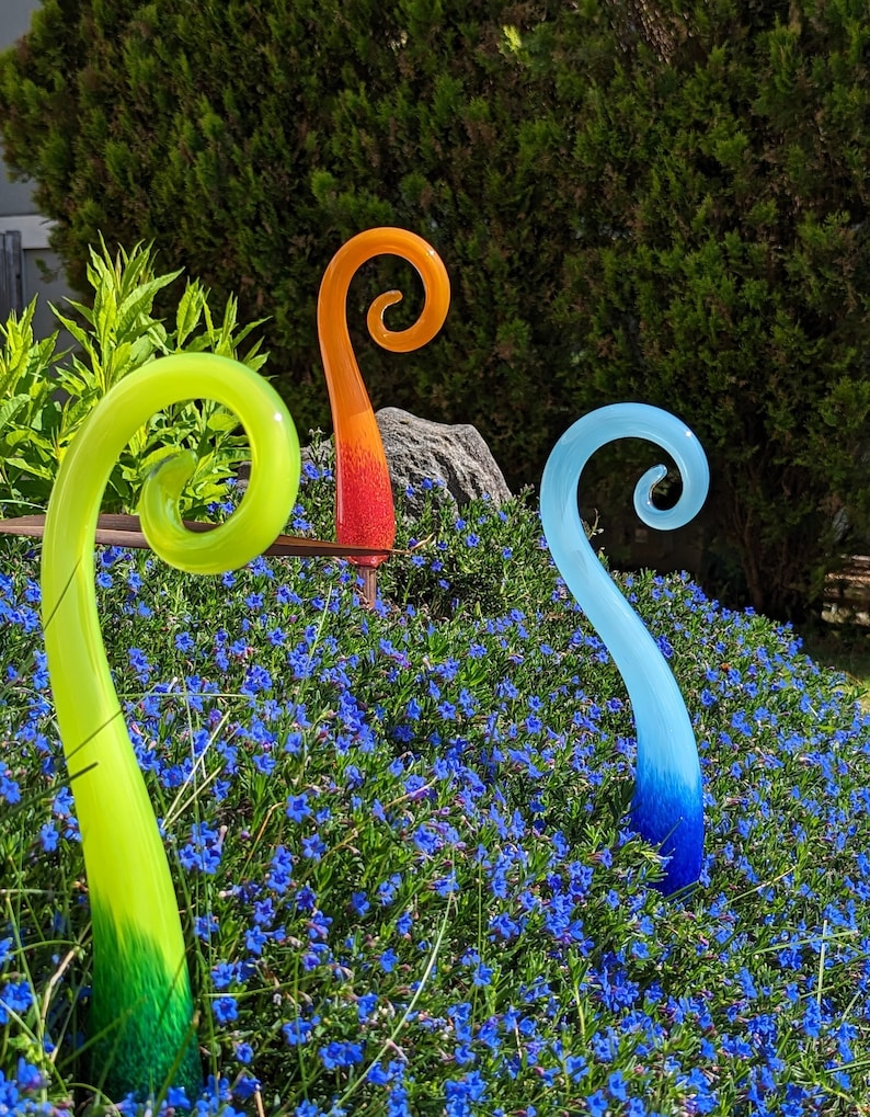 FIDDLE Fern Curly (light Blue/ Cobalt) 2 Tone, Glass Garden Yard Art ...