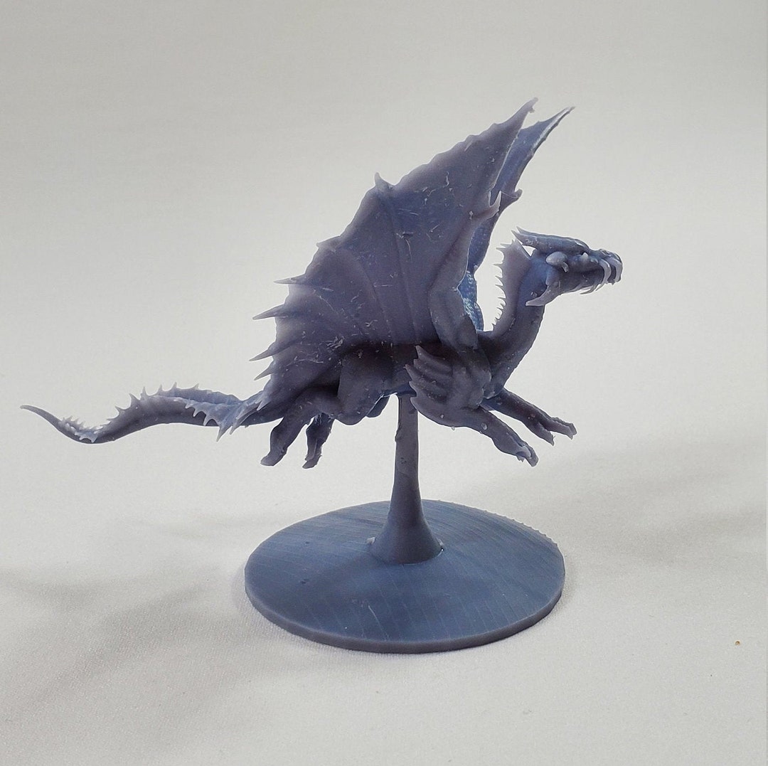 Wyrmling Gold Dragon Flying - Miniatures Gaming Role Miniatures Table ...