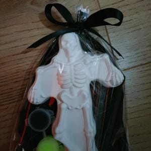 Paint Your Own Skeleton, Glow in the Dark Painting Kits, Halloween Fun ...