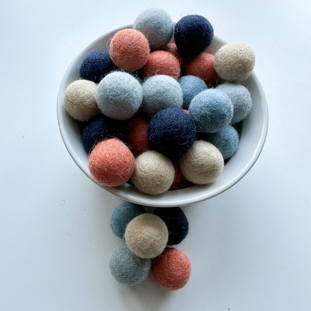50 Bluey & Bingo Inspired Felt Ball Bundle (2cm) 10 of Each Colour ...