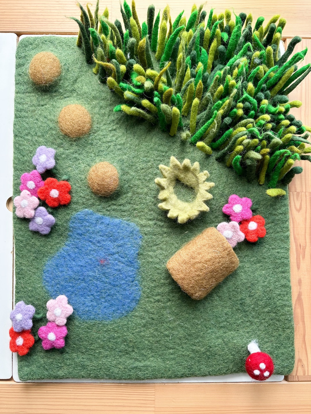 Backyard Bug Felt Small World Play Mat | Bugs, Felt Bugs, Felted ...