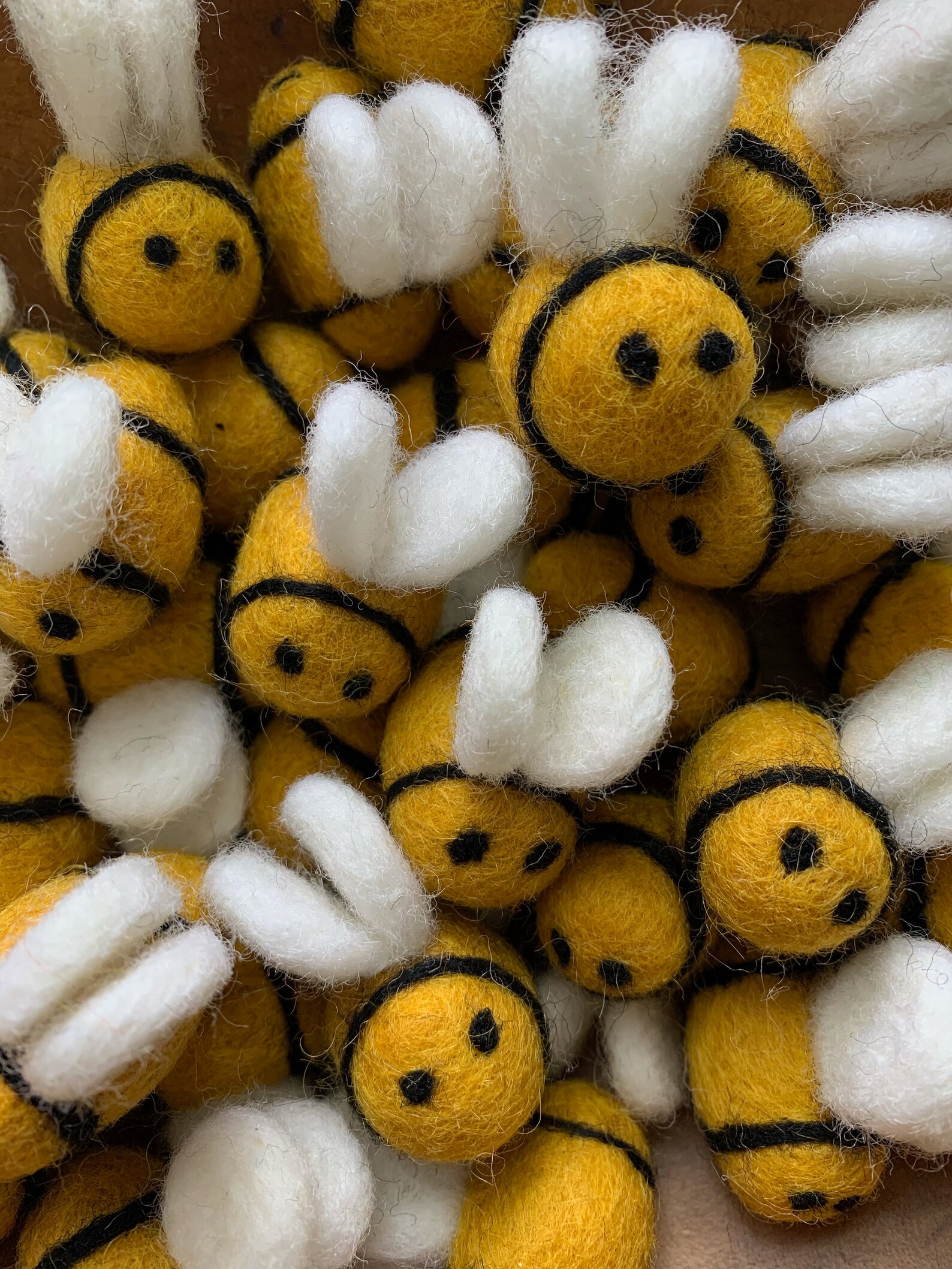 10 Felt Bees - 3cm | Bee Decor, Sensory Play, Sensory Kits, Bee Crafts ...
