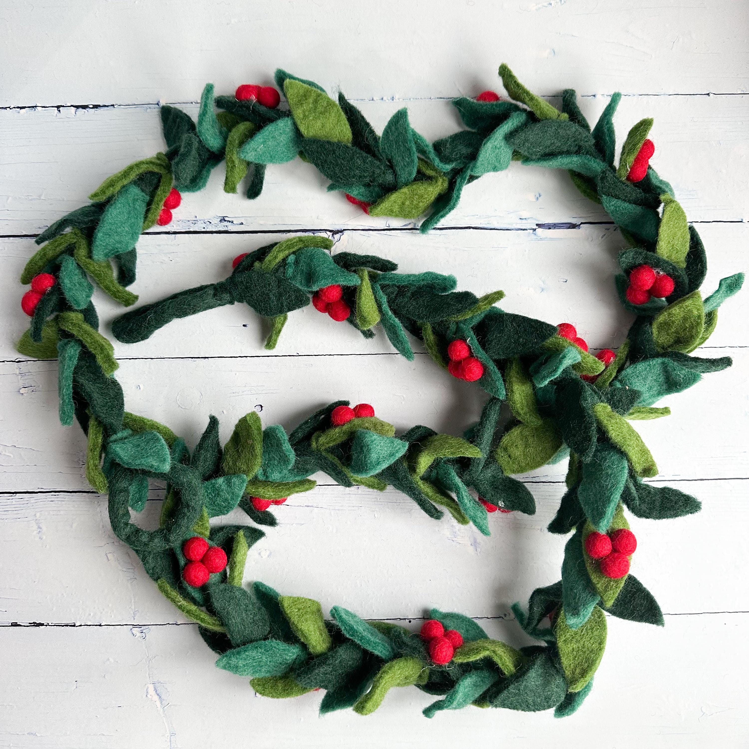 Mistletoe & Holly Felt Garland - 6ft Mantle Decor, Christmas Garland ...
