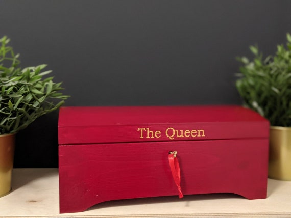Queen box store