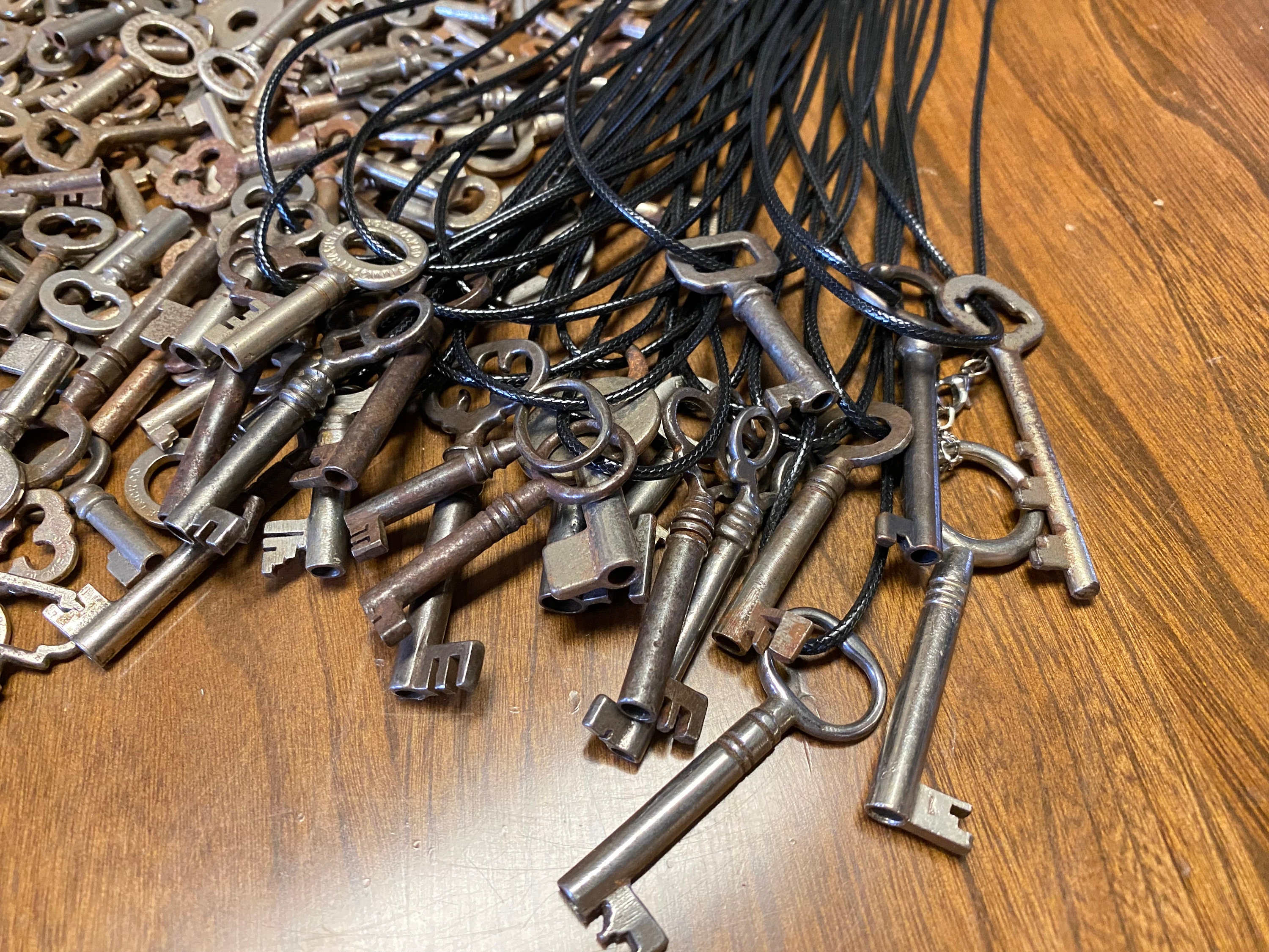 Antique Skeleton Keys: Steampunk Style, Retro. Vintage Decor and Crafts ...