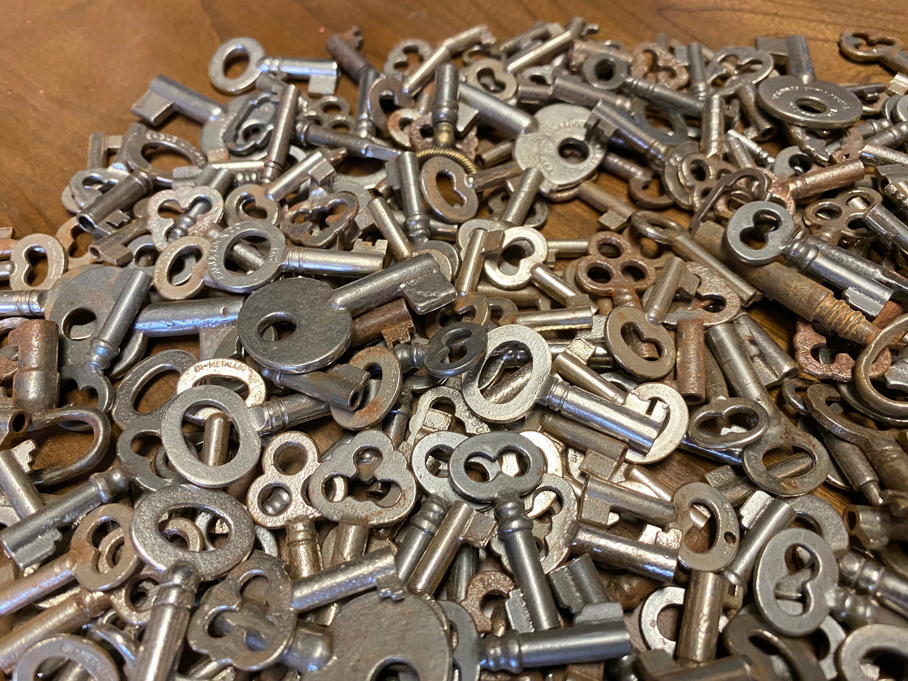 Antique Skeleton Keys: Steampunk Style, Retro. Vintage Decor and Crafts ...