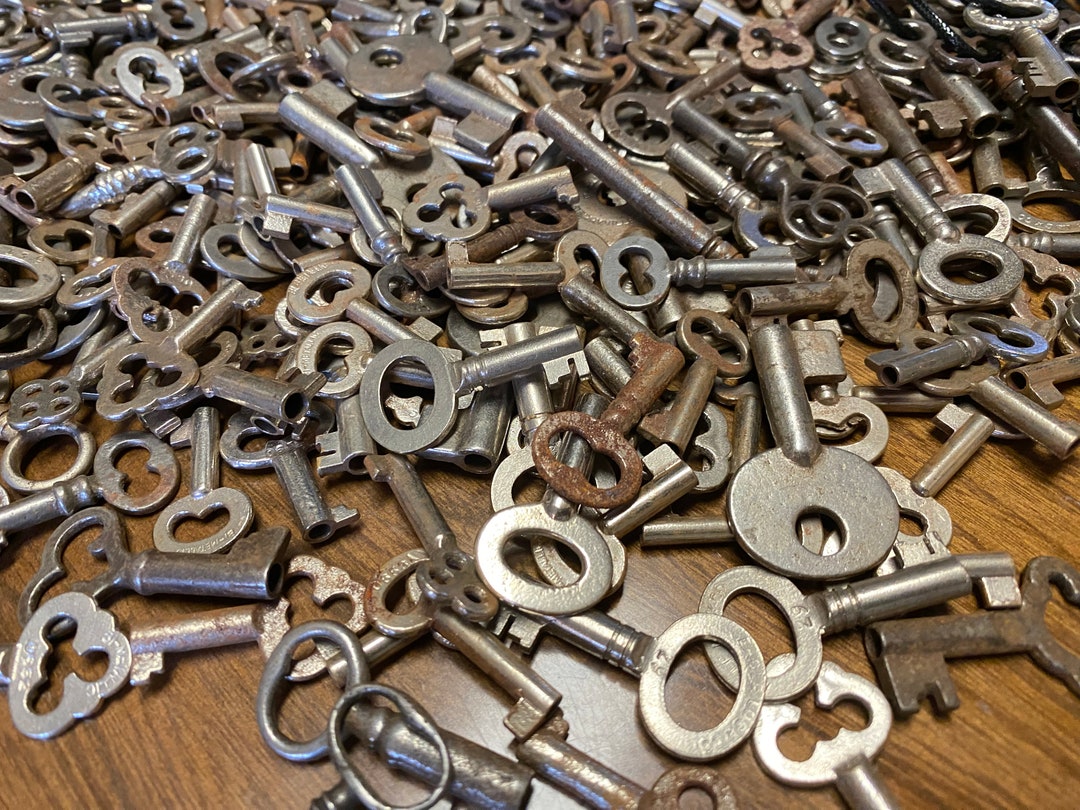 Antique/vintage Skeleton/cabinet Keys. Steampunk Themed Etc. Car Keys ...