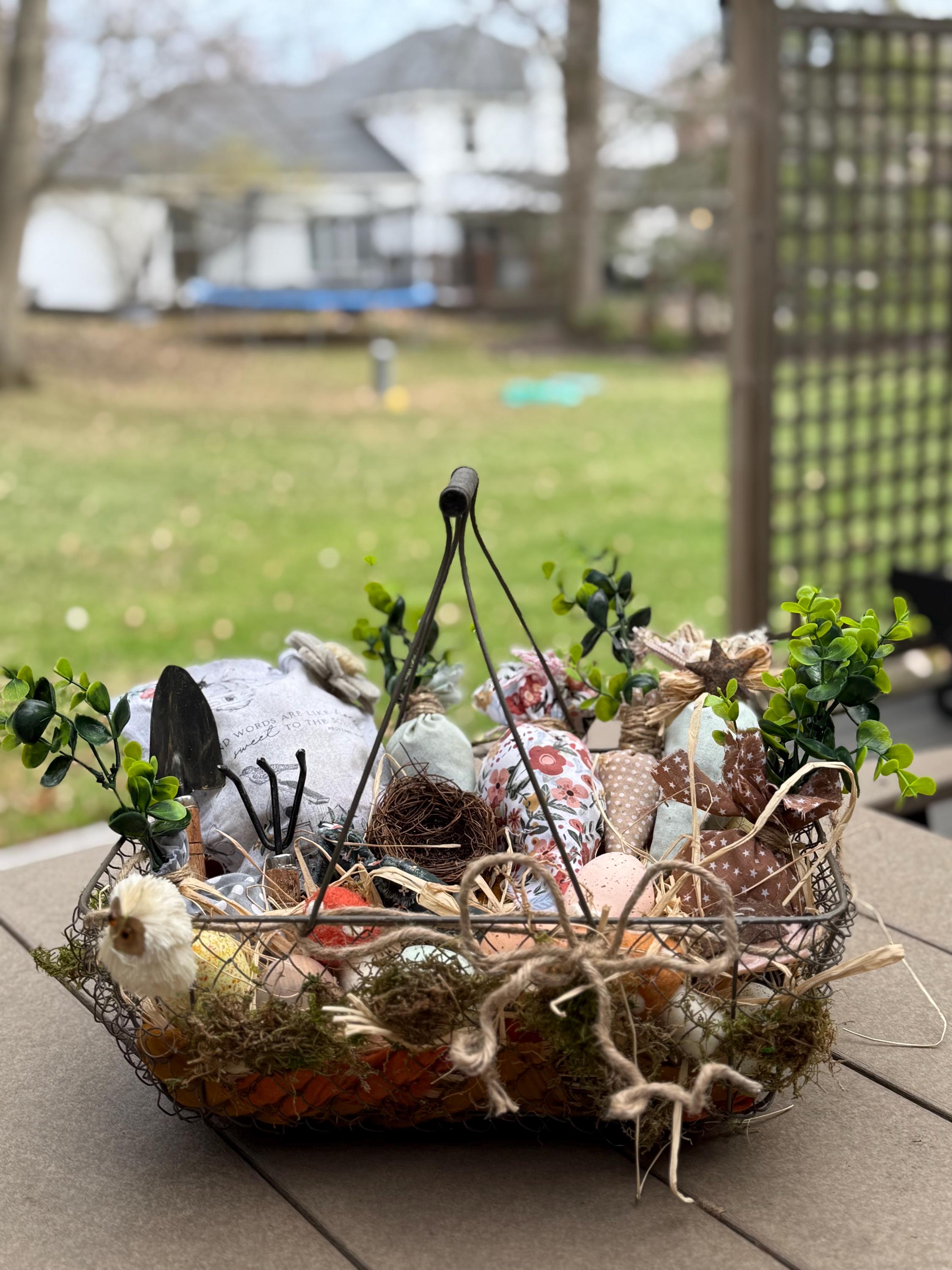 Chicken Wire Centerpiece - LARGE OPT 1 Comfort Colors, Kitchen, Dining ...