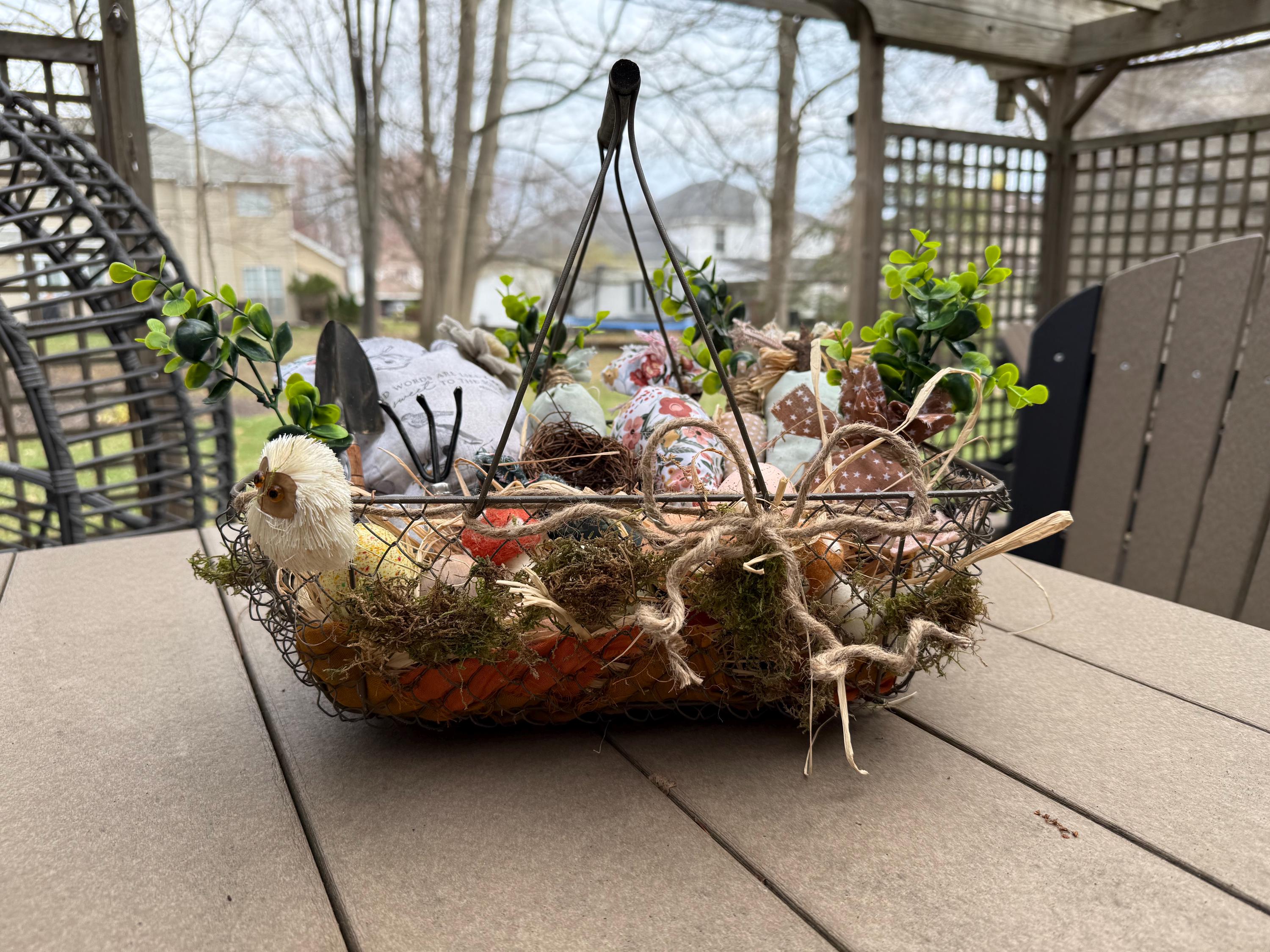 Chicken Wire Centerpiece - LARGE OPT 1 Comfort Colors, Kitchen, Dining ...