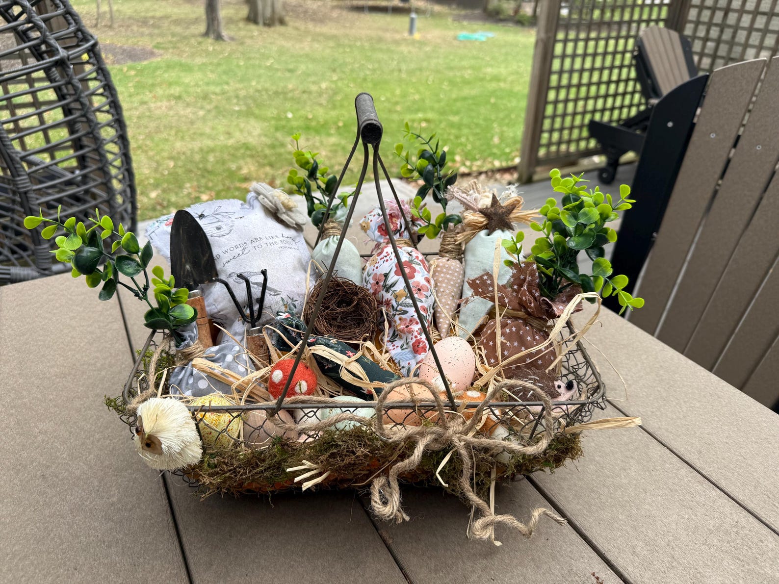 Chicken Wire Centerpiece - LARGE OPT 1 Comfort Colors, Kitchen, Dining ...