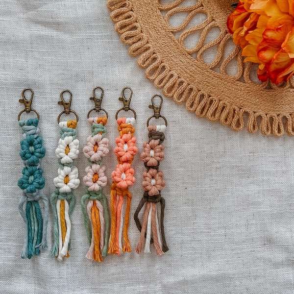 Daisy Keychain - Etsy