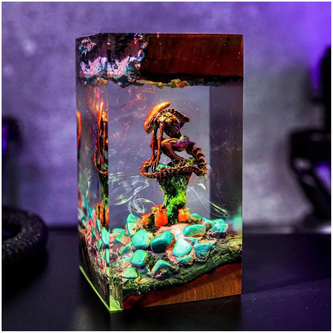 Xenomorph Alien Space Monster Epoxy Resin Lamp, Night Light - Etsy