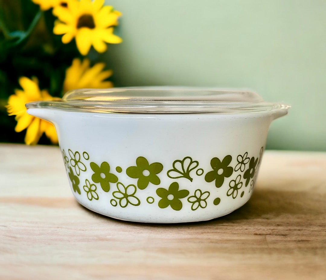 Vintage Pyrex Glass White and Green Crazy Daisy Pattern Casserole Dish ...