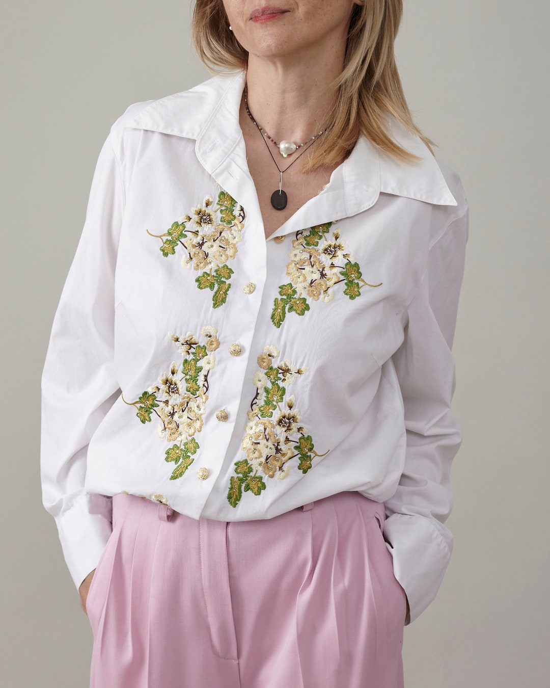Vintage Embroidered White Blouse: Floral Details, Size S-M - Etsy