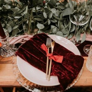 Red Christmas Velvet Table Runner and Napkins Set Luxury Table - Etsy