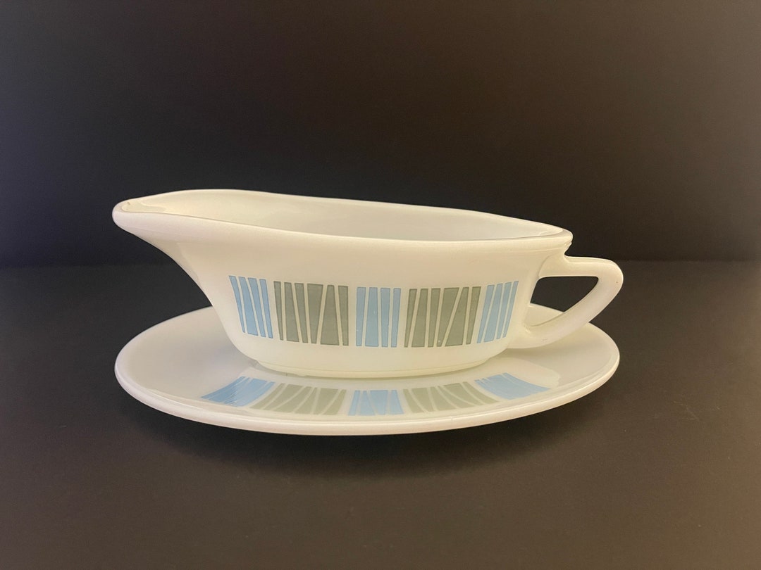 Mid Century, JAJ Pyrex Sauce Boat / Gravy Boat and Saucer - Etsy