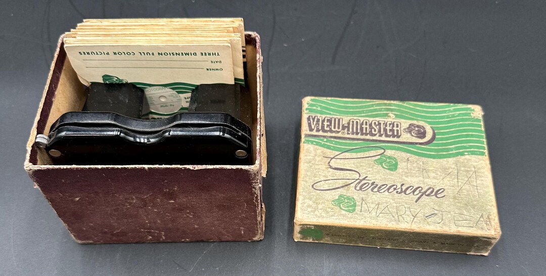 Sawyer's View-master Vintage Stereoscope and 16 View-master Reels in ...