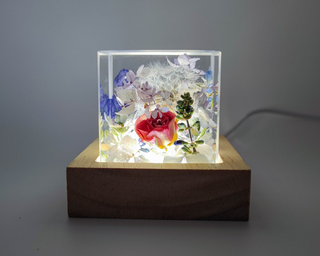 Flower Resin Lamp, Resin Art Light, Dandelion Crystals Keepsake, Resin ...