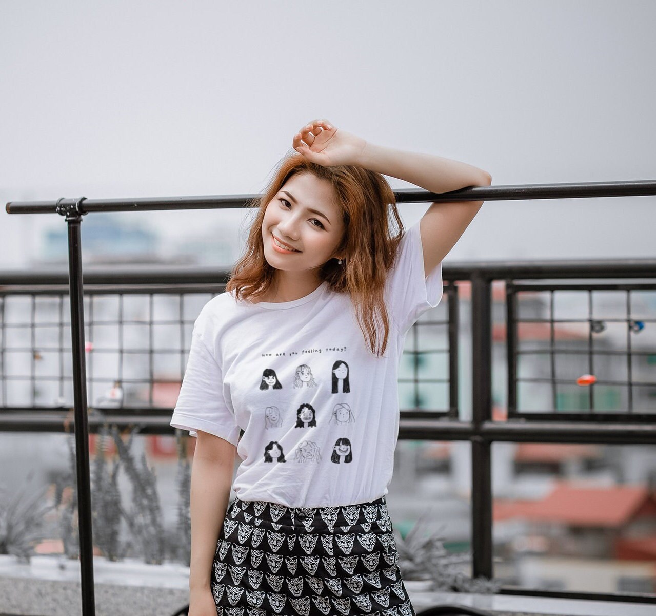 Chic Tee: Stylish Women's Vintage Graphic Shirt Trendy Retro Fashion ...