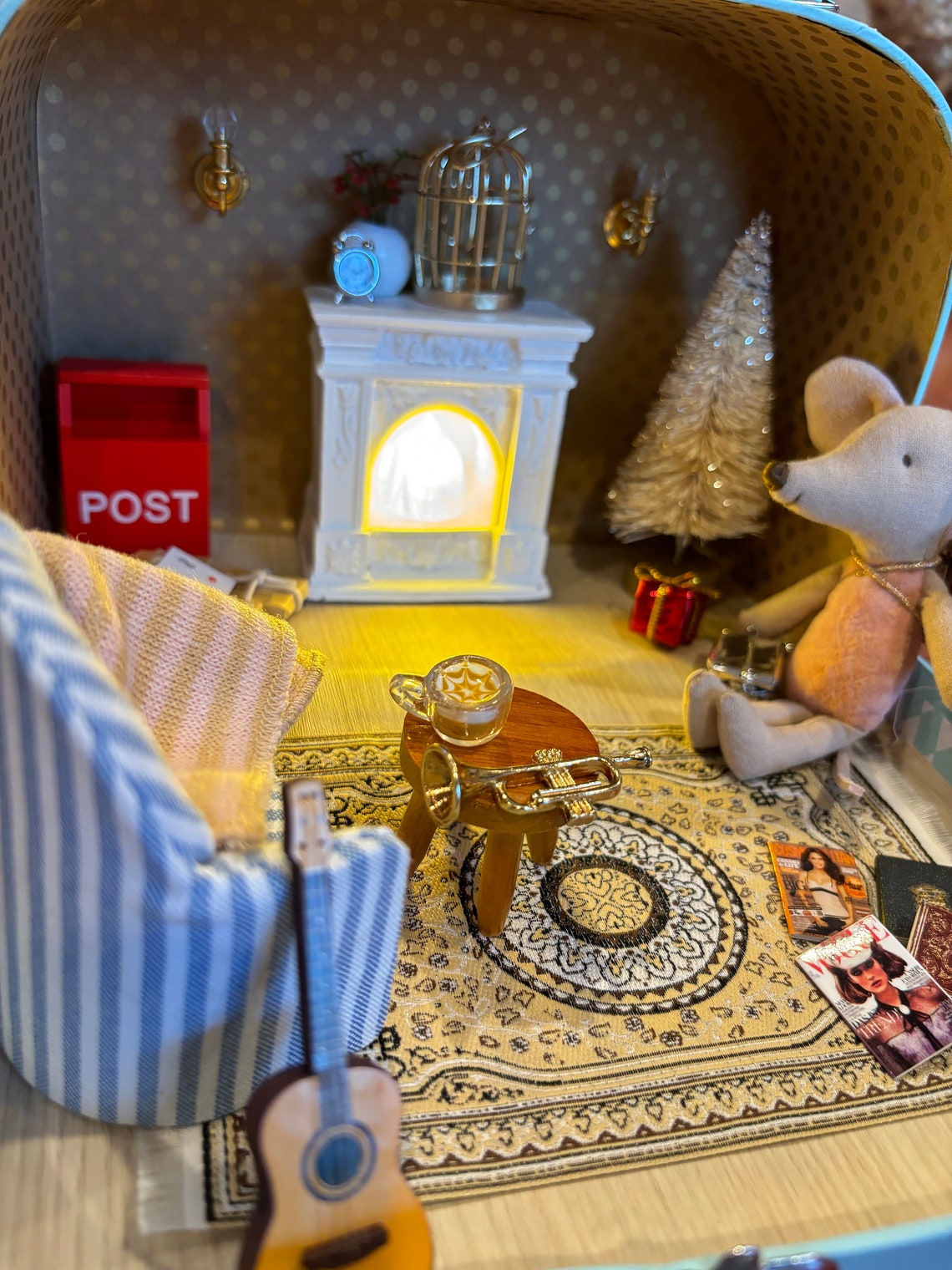 Small Dollhouse in a Suitcase, Miniature Furniture in 1:12 Scale ...