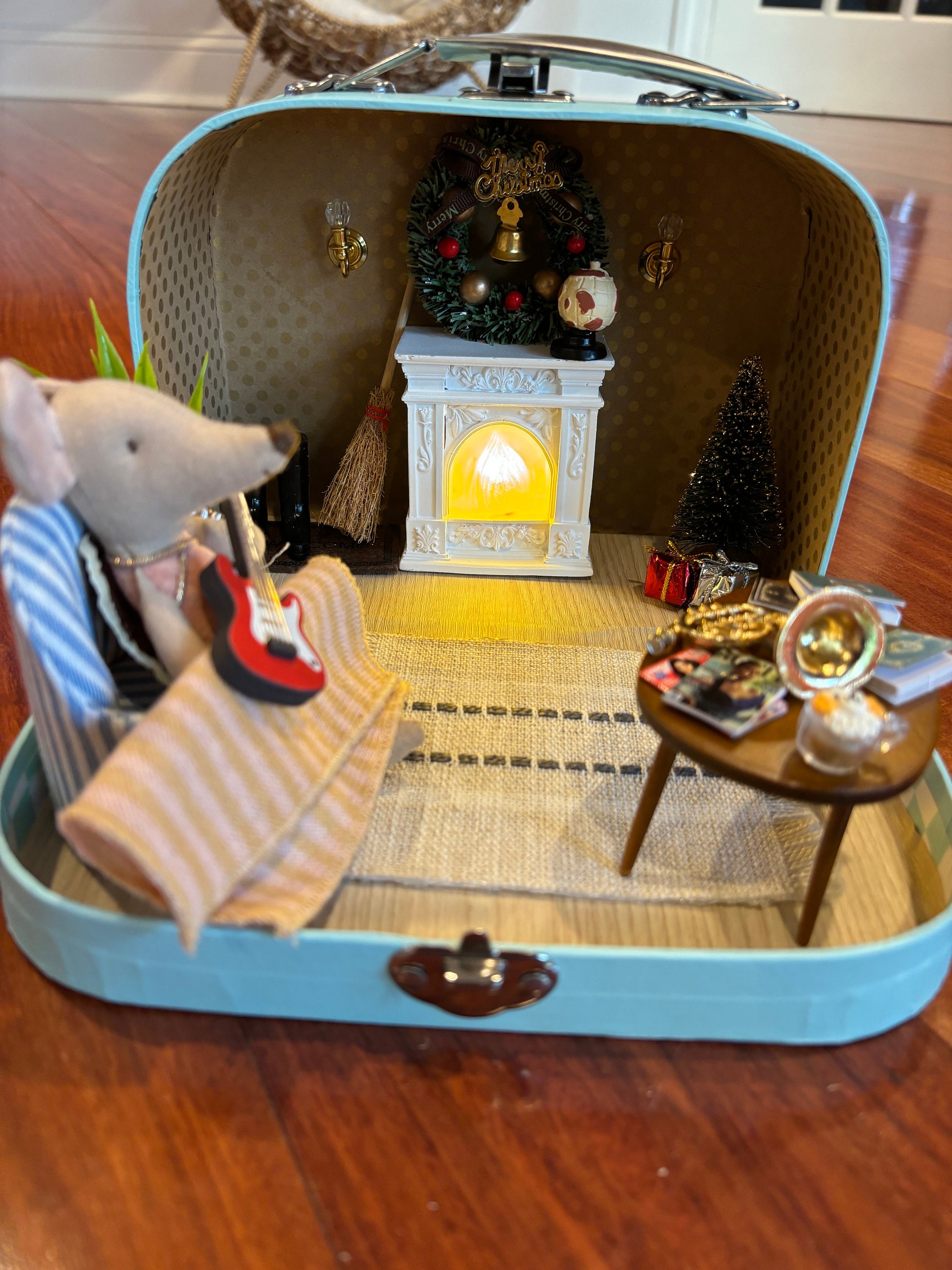 Small Dollhouse in a Suitcase, Miniature Furniture in 1:12 Scale ...