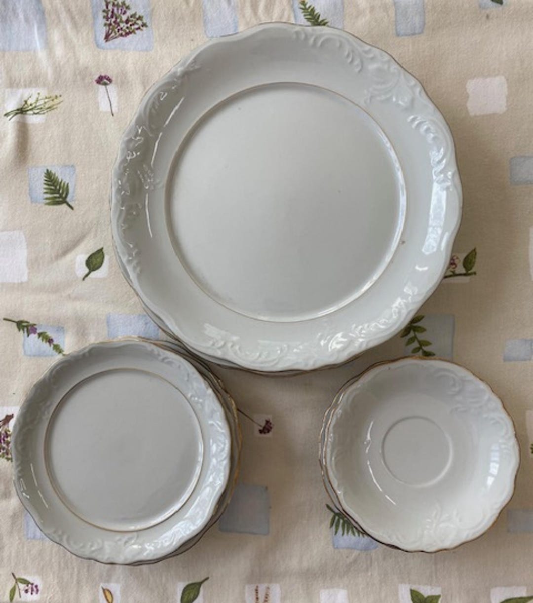 Gibson Dinnerware Golden Legacy" Pattern. Includes Dinner Plates, 4 ...