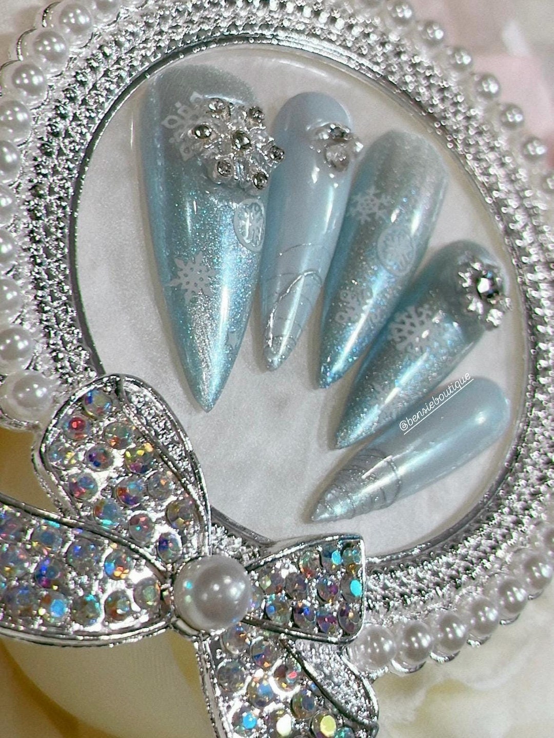 Icy Cat Eye Press on Nails: 3D Snowflake Charms, Winter Nails - Etsy