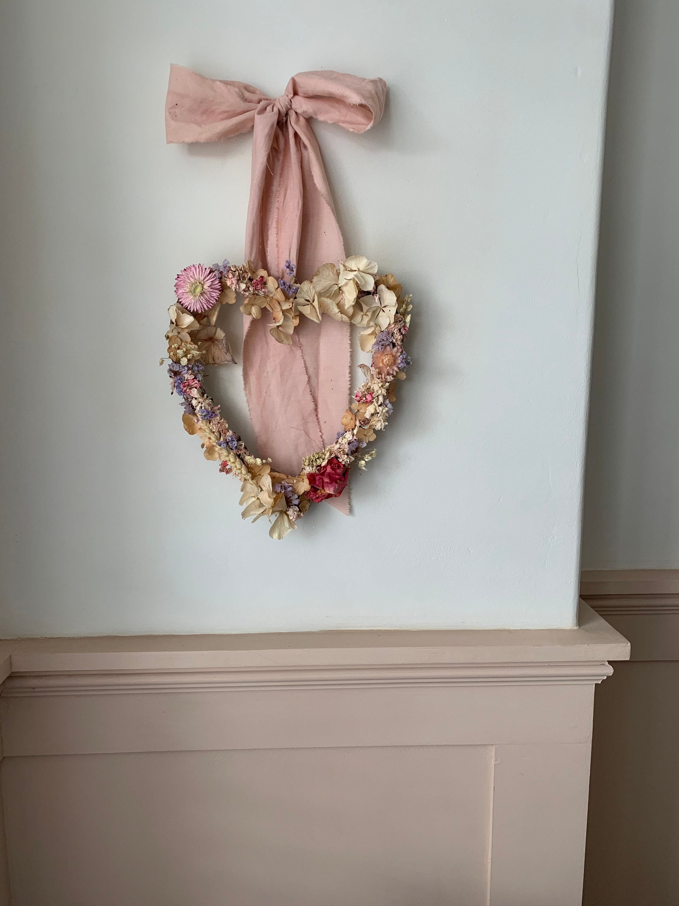 Love heart dried flower wreath | Etsy
