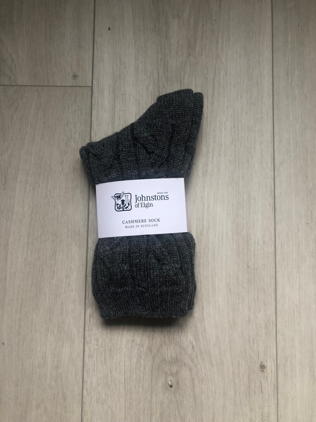 Johnstons of Elgin 100% Cashmere Socks, Made in Scotland- Charcoal Grey ...