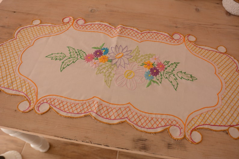Vintage Hungarian Embroidered Tablecloth | Hungarian Folk Tablerunner ...