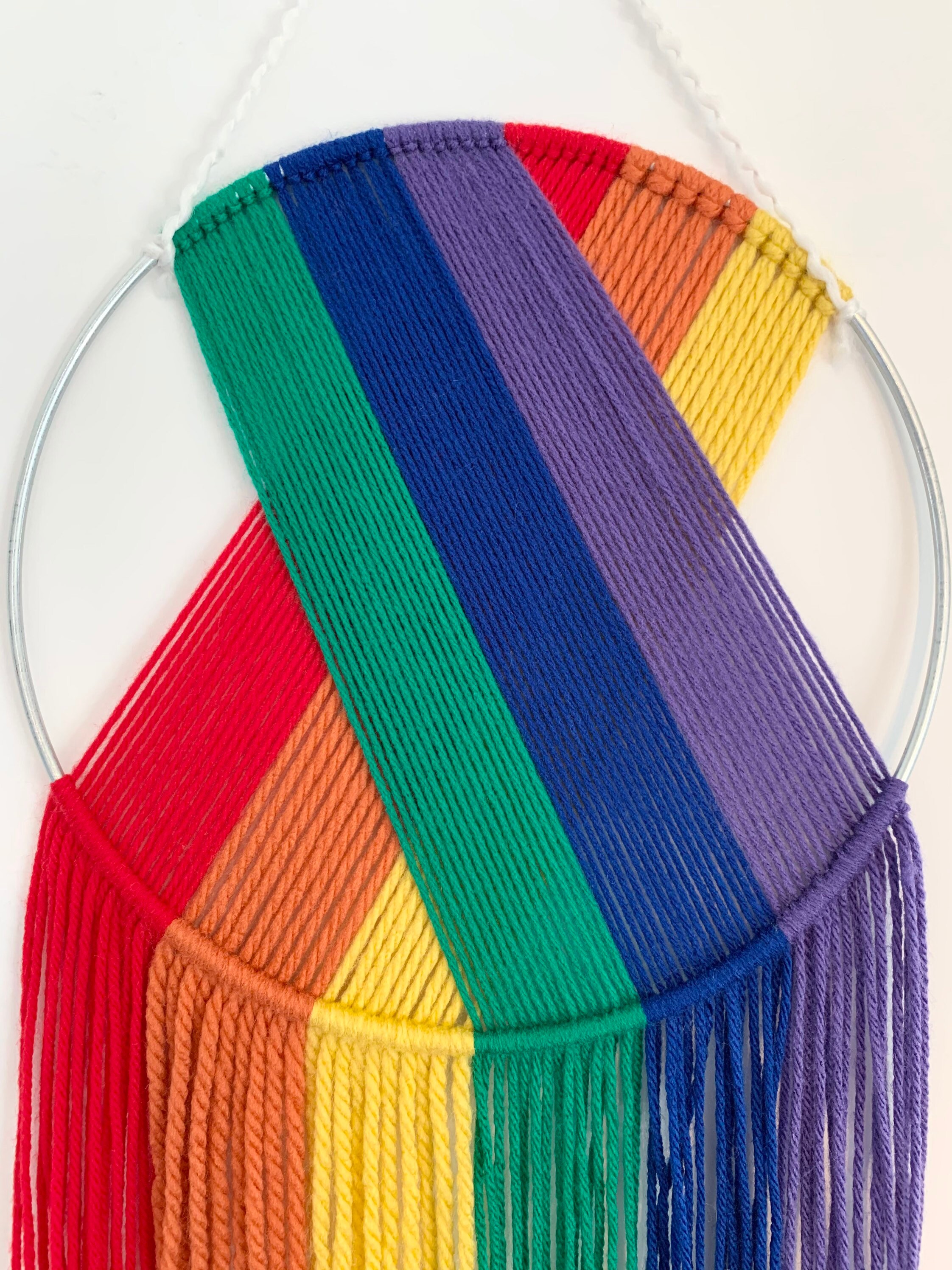 Multicolor pride macrame/ wall hanging - Etsy.de