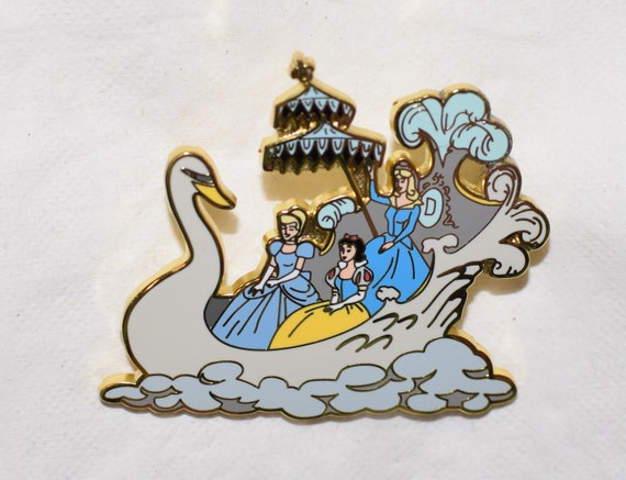 45th Anniversary Parade of Stars Princess Float Disne… - Gem