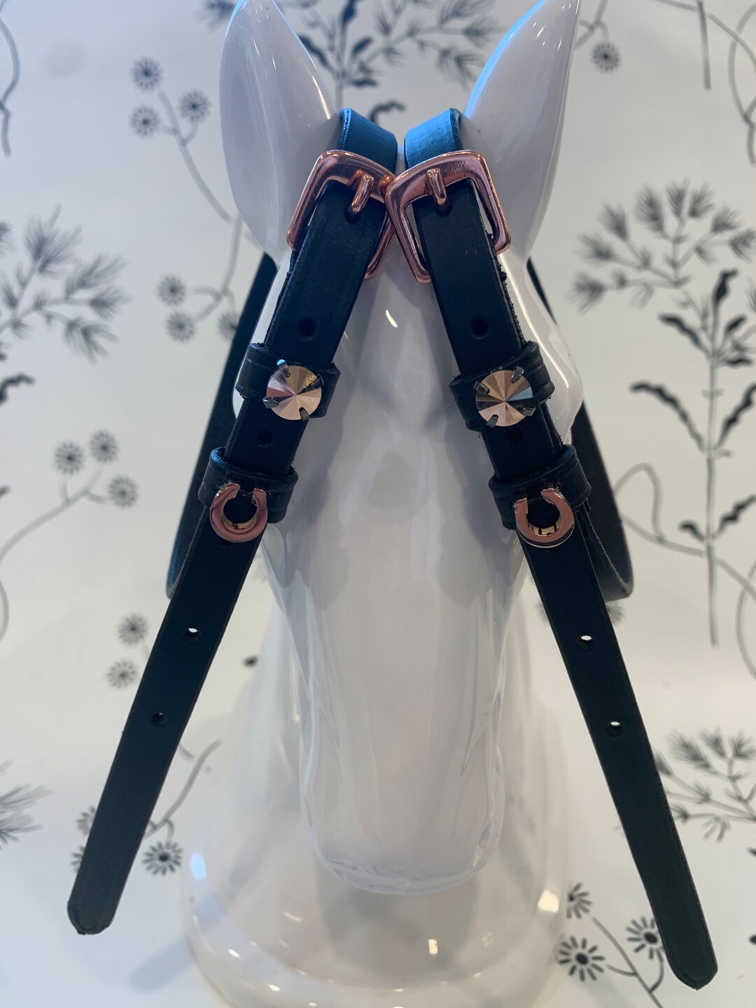 Black English Leather Spur Straps With Rose Gold Buckles and Rose Gold ...