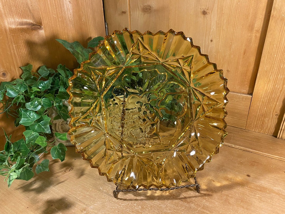 Vintage Amber Glass Scallped Edge Fruit Bowl | Federal Glass | Yellow ...