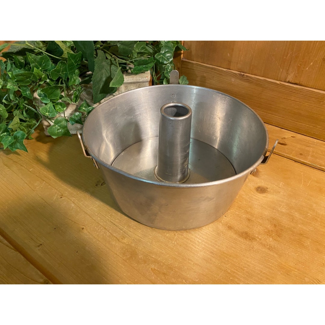 Vintage Wearever 10x4 Aluminum Angel Food Cake Pan - 2 Pc. | Round ...