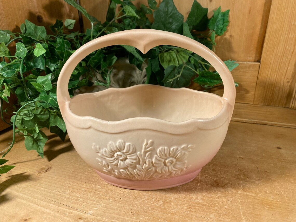 Vintage Ceramic Pink Flower Basket | Hull Pottery | 65-8 | Floral ...