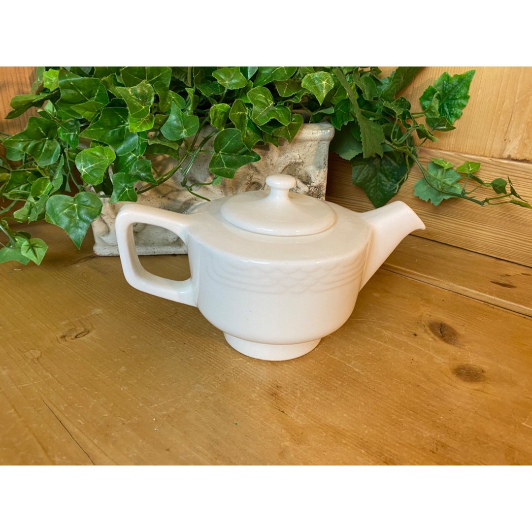 Vintage White Tea Pot With Lid | Medalion Sterling R3 | Midcentury ...