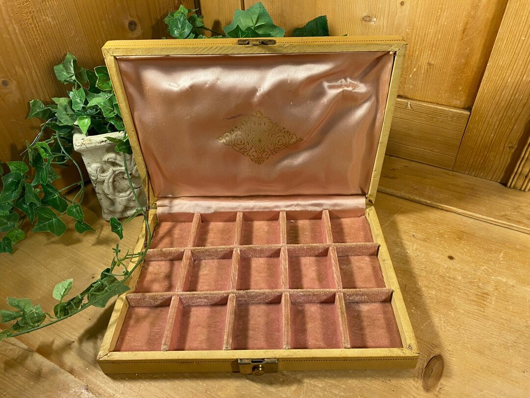Vintage Cream Jewelry Box With Pink Velvet Lining | Midcentury Jewelry ...