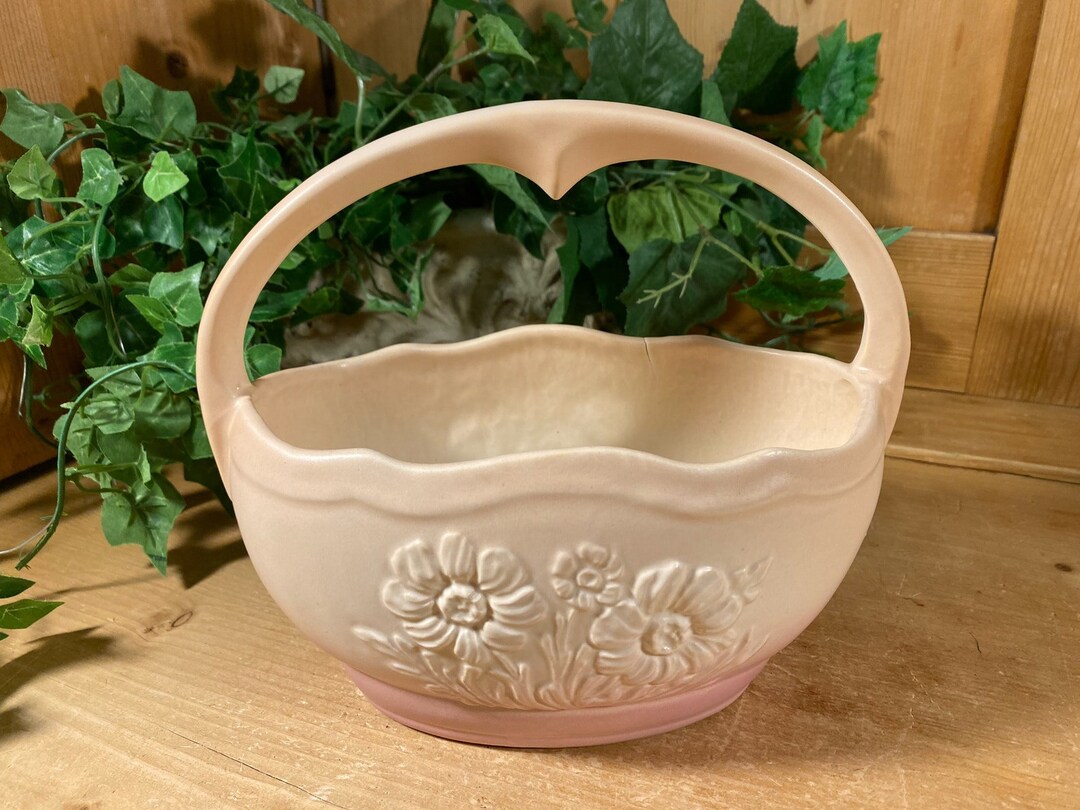 Vintage Ceramic Pink Flower Basket | Hull Pottery | 65-8 | Floral ...