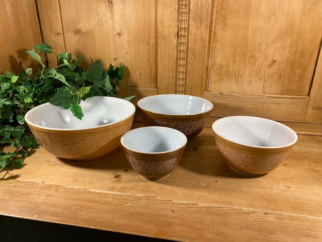 Vintage Nesting Pyrex Mixing Bowls - Set of Four | Woodland Pattern ...