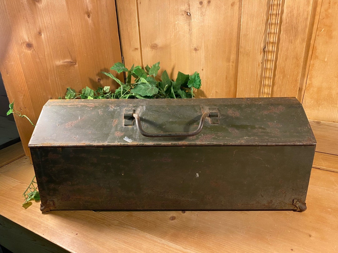 Vintage Rusty Green Metal Tool Box (display Only--rusted Interior ...