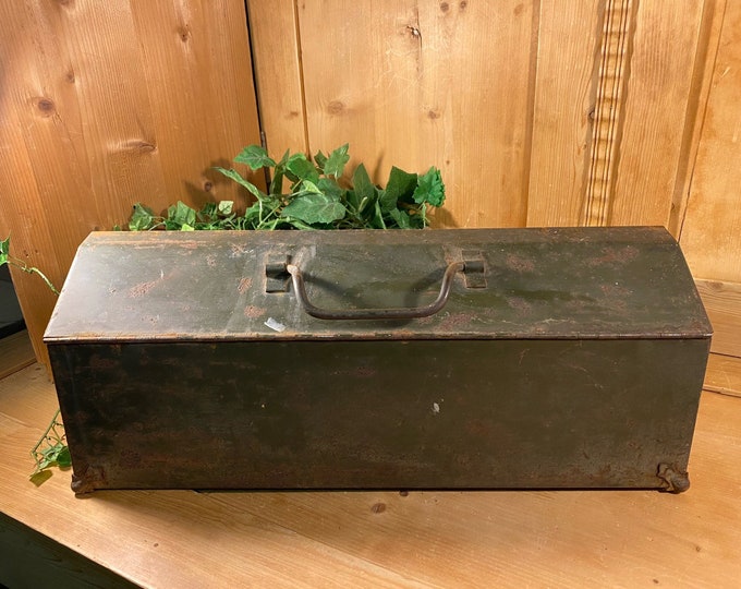 Vintage Rusty Green Metal Tool Box (display Only--rusted Interior ...
