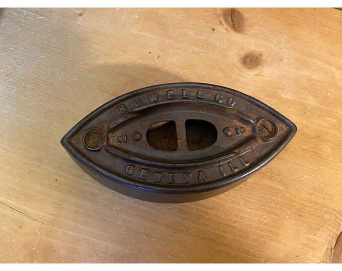 Vintage Sad Iron | Cast Iron | Howell Co. | Geneva, IL | Primitives ...