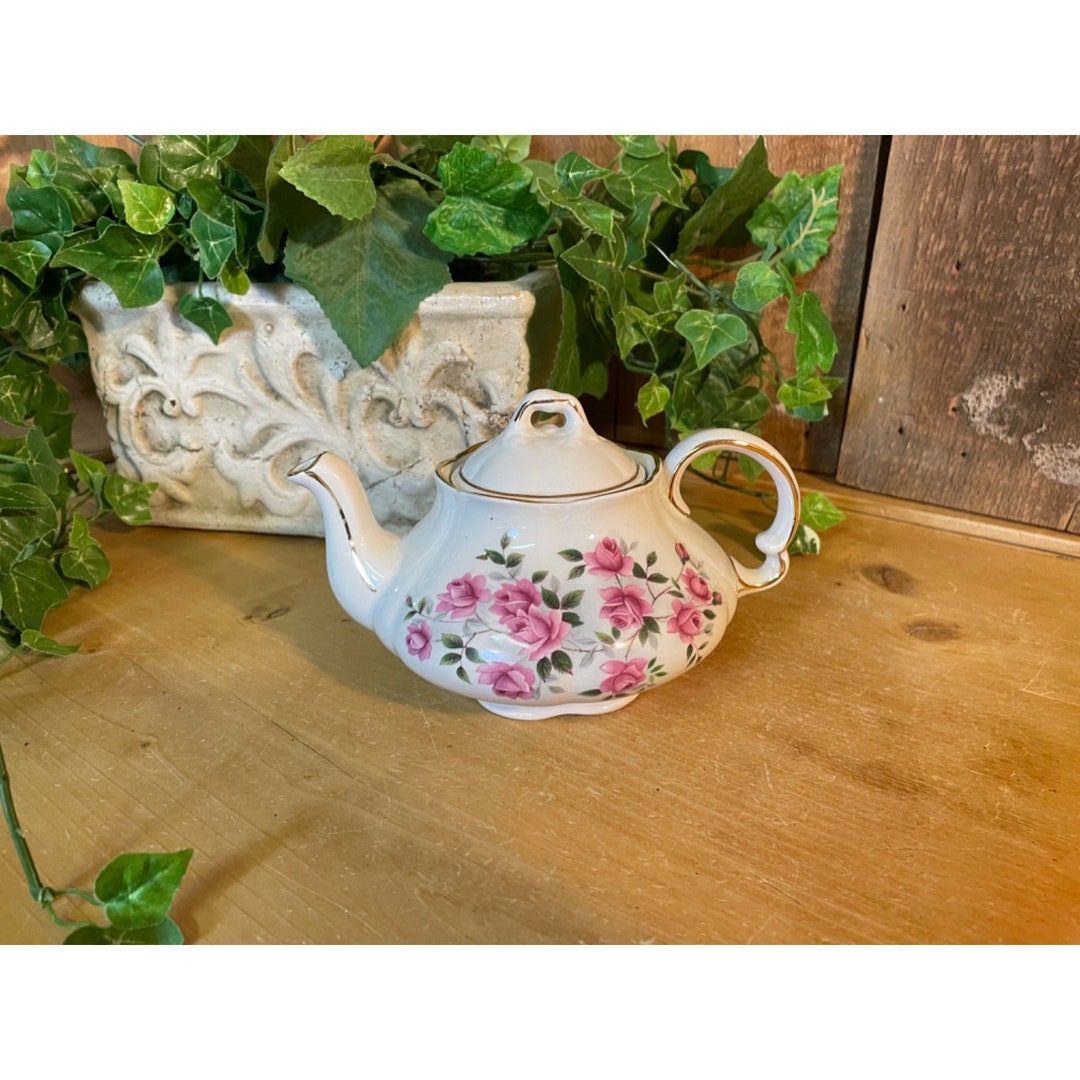 Vintage Pink Roses Teapot | Ellgreave Wood & Sons | Cottagecore | White ...