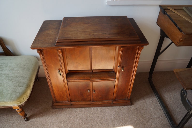 Singer Sewing Machine in Cabinet With Treadle. - Etsy