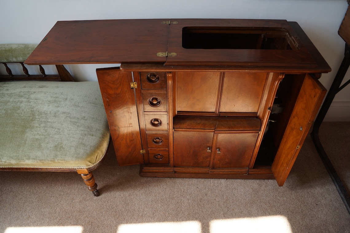 Singer Sewing Machine in Cabinet With Treadle. - Etsy